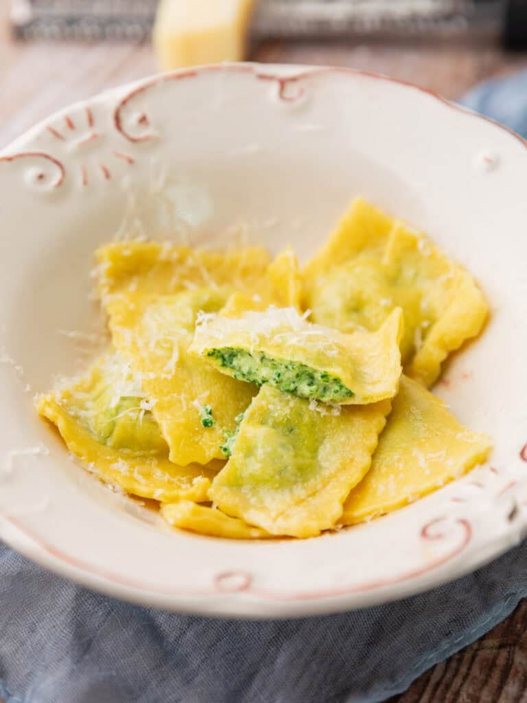 How to Make Spinach Ravioli from Scratch (With Ricotta Filling ...
